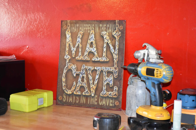 23 Small Man Cave Ideas [+ Decor Designs & Tips] - Outdoor Happens ...
