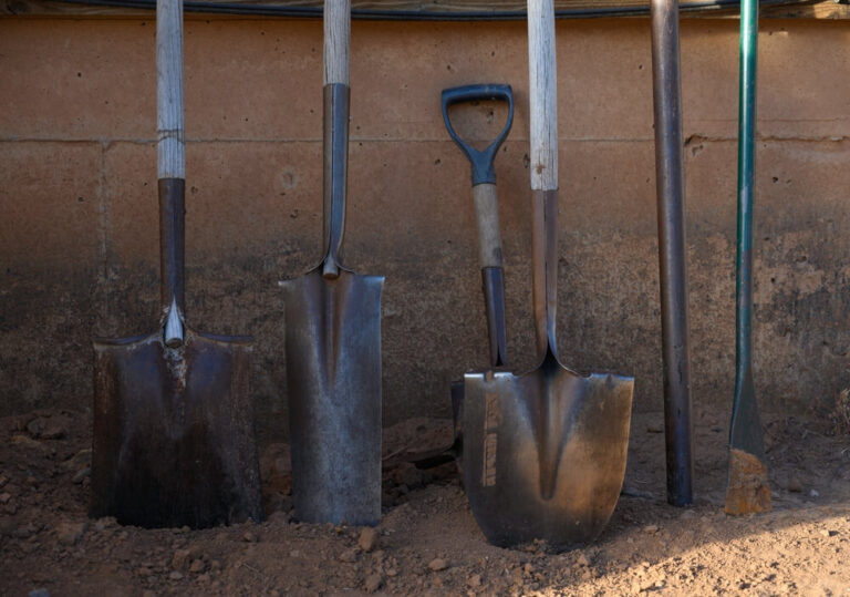 Ultimate Trenching Tool Guide [10 Best Shovels, Chainsaw Trencher ...