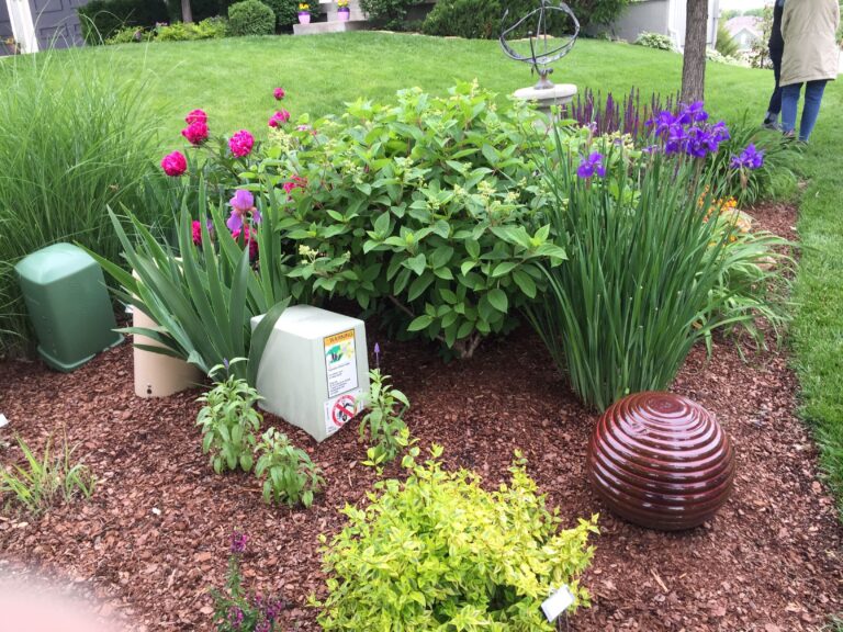 27 Clever Landscaping Ideas To Hide Utility Boxes - Outdoor Happens ...